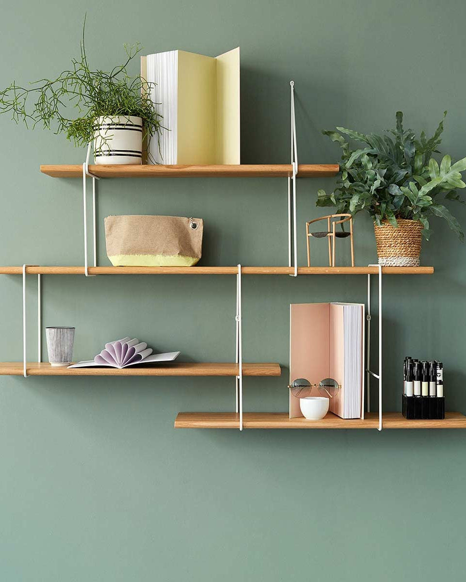 Libreria in rovere con staffe bianche - design moderno e funzionale ...